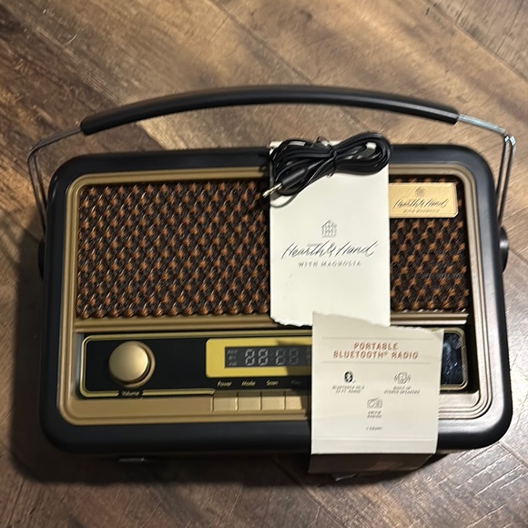 Hearth & Hand | Accessories | Vintage Style Amfm Bluetooth Radio Black ...